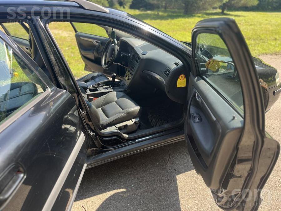 Melns Volvo V70 2003 Kuldīga, ar dzinēja tilpumu 2.40 L un nobraukumu 687 tūkst. km par 1100 €, foto 9 vietnē AUTOMOTO.COM.LV