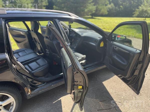 Melns Volvo V70 2003 Kuldīga, ar dzinēja tilpumu 2.40 L un nobraukumu 687 tūkst. km par 1100 €, foto 9 vietnē AUTOMOTO.COM.LV