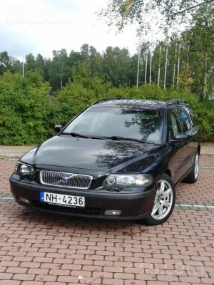 Melns Volvo V70 2003 Rīga, ar dzinēja tilpumu 2.40 L un nobraukumu 297 tūkst. km par 1000 €, foto  vietnē AUTOMOTO.COM.LV