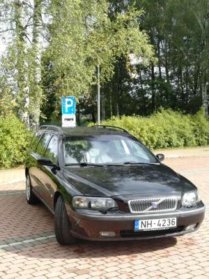 Black Volvo V70 2003 in Riga, with an engine capacity of 2.40 L and mileage of 297 thousand km for 1000 €, photo 3 on AUTOMOTO.COM.LV