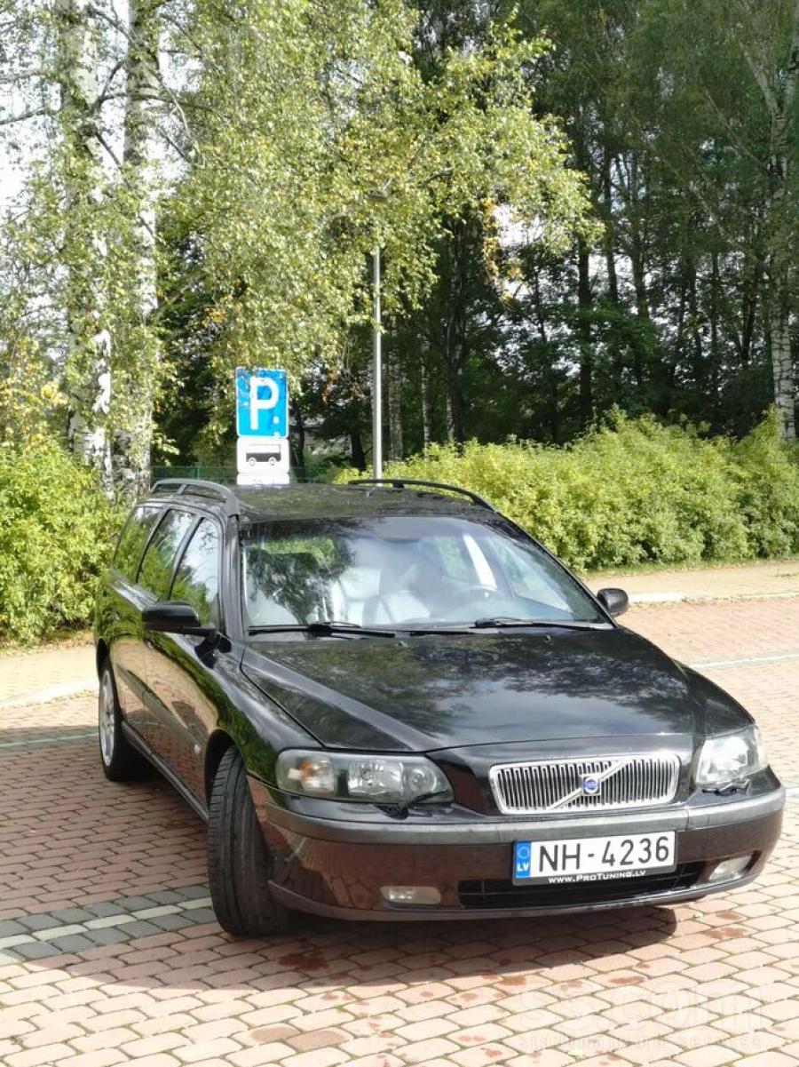 Black Volvo V70 2003 in Riga, with an engine capacity of 2.40 L and mileage of 297 thousand km for 1000 €, photo 3 on AUTOMOTO.COM.LV