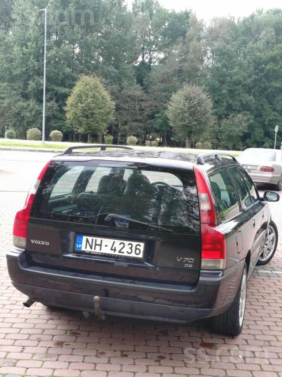 Black Volvo V70 2003 in Riga, with an engine capacity of 2.40 L and mileage of 297 thousand km for 1000 €, photo 4 on AUTOMOTO.COM.LV