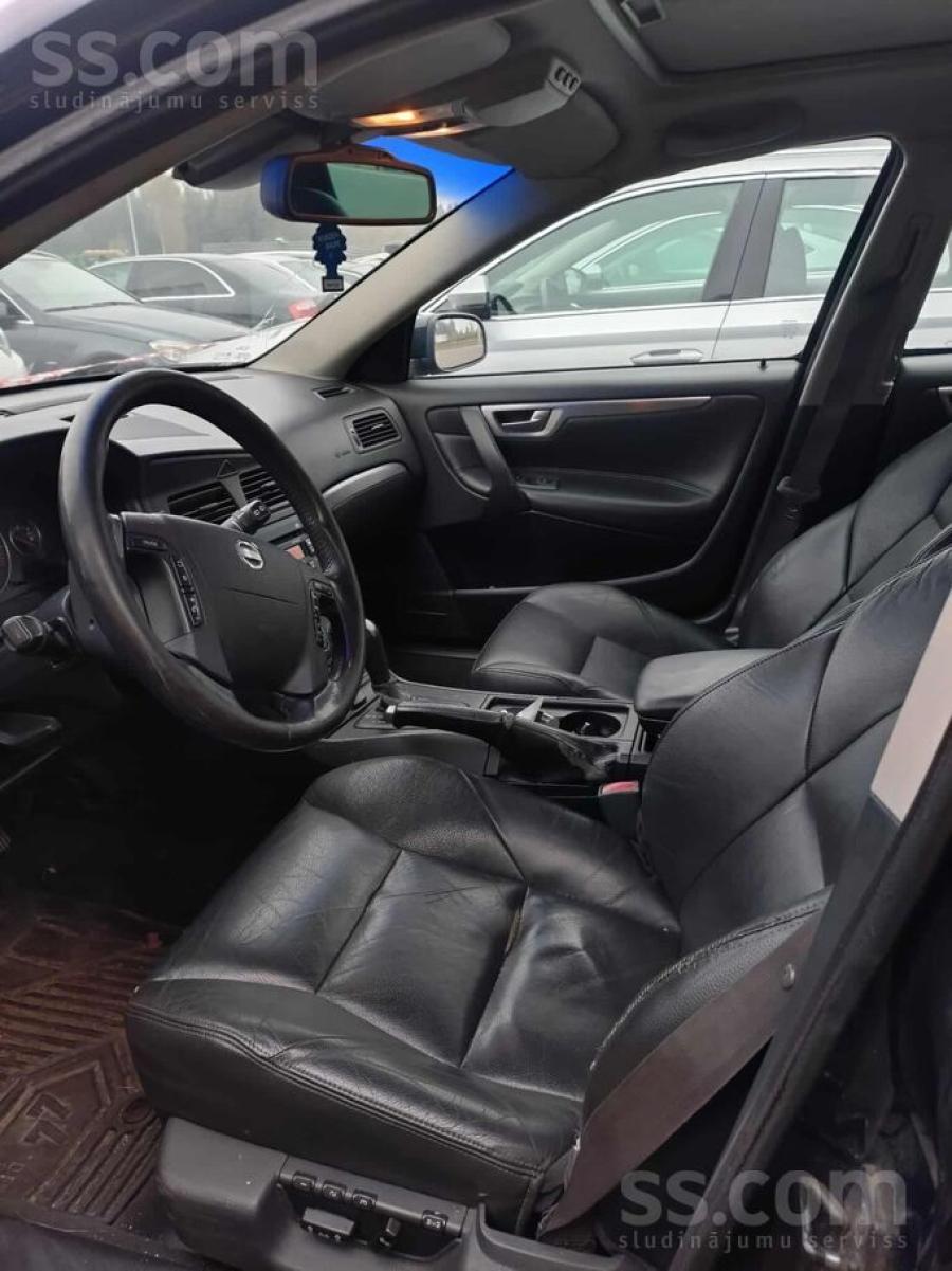 Black Volvo V70 2003 in Riga, with an engine capacity of 2.40 L and mileage of 297 thousand km for 1000 €, photo 6 on AUTOMOTO.COM.LV
