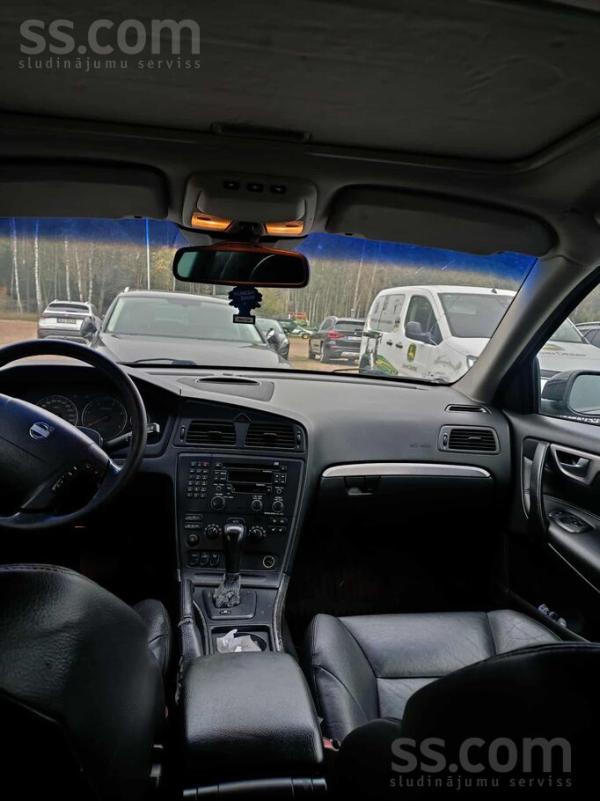Melns Volvo V70 2003 Rīga, ar dzinēja tilpumu 2.40 L un nobraukumu 297 tūkst. km par 1000 €, foto 6 vietnē AUTOMOTO.COM.LV