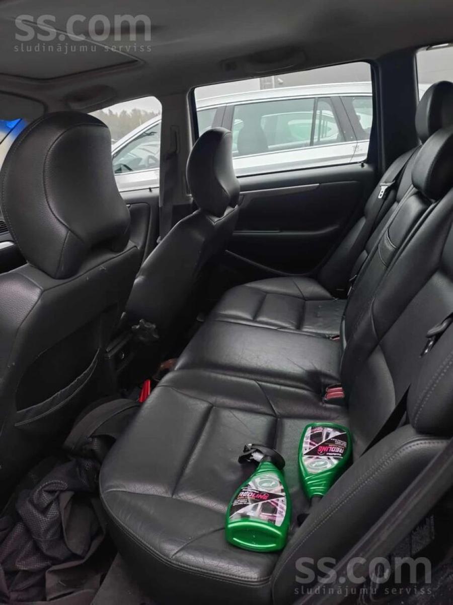 Black Volvo V70 2003 in Riga, with an engine capacity of 2.40 L and mileage of 297 thousand km for 1000 €, photo 8 on AUTOMOTO.COM.LV