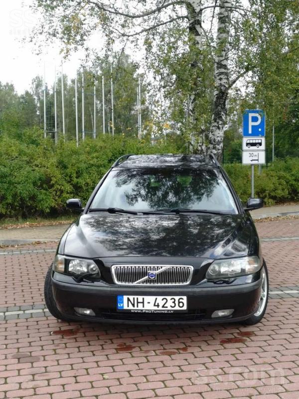 Melns Volvo V70 2003 Rīga, ar dzinēja tilpumu 2.40 L un nobraukumu 297 tūkst. km par 1000 €, foto 8 vietnē AUTOMOTO.COM.LV