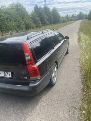 Black Volvo V70 2003 in Ventspils, with an engine capacity of 2.40 L and mileage of 350 thousand km for 1350 €, photo 3 on AUTOMOTO.COM.LV