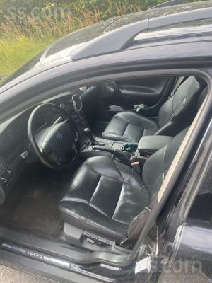 Black Volvo V70 2003 in Ventspils, with an engine capacity of 2.40 L and mileage of 350 thousand km for 1350 €, photo 6 on AUTOMOTO.COM.LV