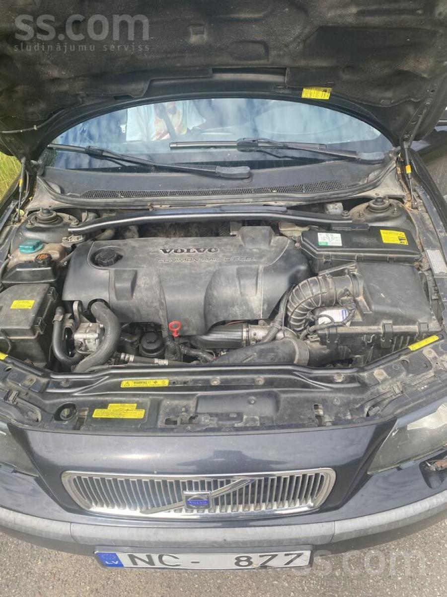 Black Volvo V70 2003 in Ventspils, with an engine capacity of 2.40 L and mileage of 350 thousand km for 1350 €, photo 9 on AUTOMOTO.COM.LV