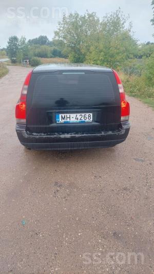 Melns Volvo V70 2003 Daugavpils, ar dzinēja tilpumu 2.40 L un nobraukumu 366 tūkst. km par 1250 €, foto 4 vietnē AUTOMOTO.COM.LV