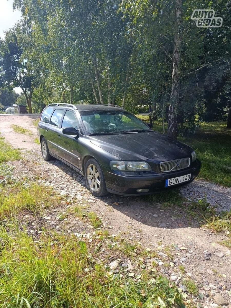 Black Volvo V70 2003 in Vilnius, with an engine capacity of 2.40 L and mileage of 395 thousand km for 899 €, photo 4 on AUTOMOTO.COM.LV
