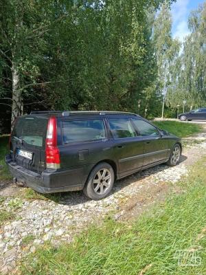 Black Volvo V70 2003 in Vilnius, with an engine capacity of 2.40 L and mileage of 395 thousand km for 899 €, photo 5 on AUTOMOTO.COM.LV