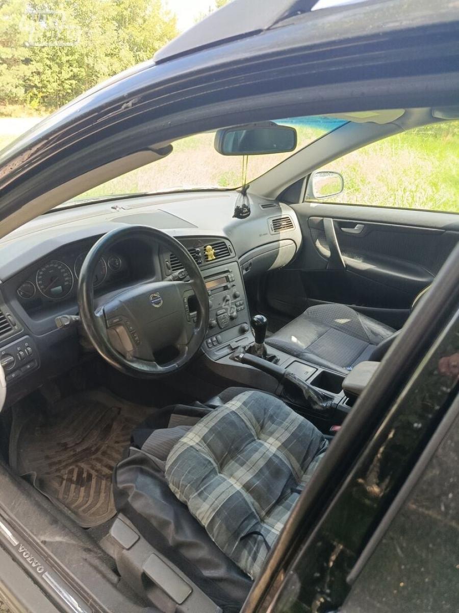Black Volvo V70 2003 in Vilnius, with an engine capacity of 2.40 L and mileage of 395 thousand km for 899 €, photo 7 on AUTOMOTO.COM.LV