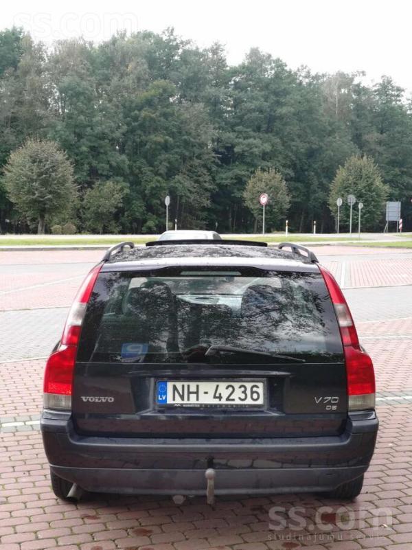 Black Volvo V70 2003 in Riga, with an engine capacity of 2.40 L and mileage of 297 thousand km for 750 €, photo 3 on AUTOMOTO.COM.LV