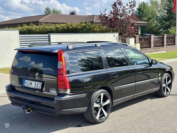 Volvo V70 2003 in Vilnius on AUTOMOTO.COM.LV Black Volvo V70 2003 in Vilnius, with an engine capacity of 2.52 L and mileage of 340 thousand km for 1350 €, photo 6 on AUTOMOTO.COM.LV