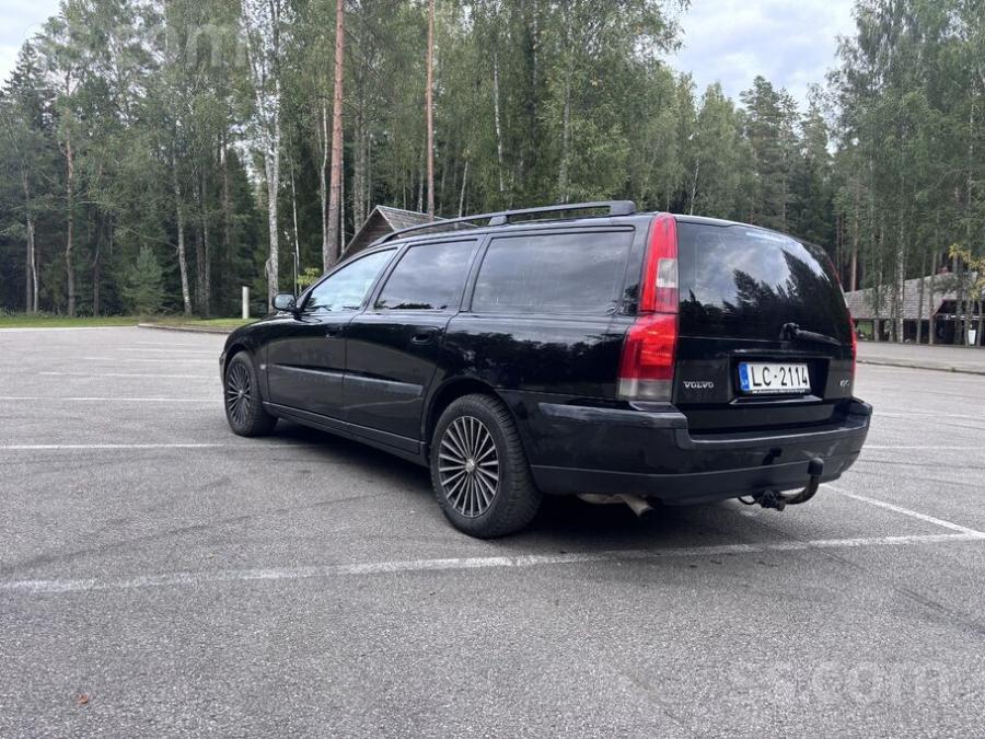 Black Volvo V70 2003 in Cesis, with an engine capacity of 2.40 L and mileage of 409 thousand km for 750 €, photo 3 on AUTOMOTO.COM.LV