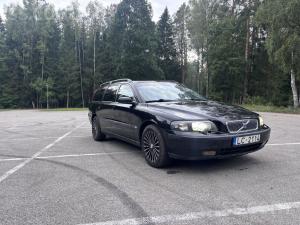 Black Volvo V70 2003 in Cesis, with an engine capacity of 2.40 L and mileage of 409 thousand km for 750 €, photo 5 on AUTOMOTO.COM.LV