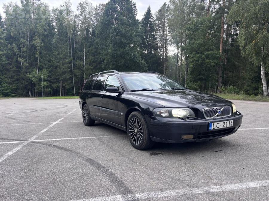 Black Volvo V70 2003 in Cesis, with an engine capacity of 2.40 L and mileage of 409 thousand km for 750 €, photo 5 on AUTOMOTO.COM.LV
