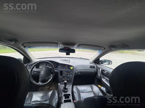 Black Volvo V70 2003 in Cesis, with an engine capacity of 2.40 L and mileage of 409 thousand km for 750 €, photo 7 on AUTOMOTO.COM.LV