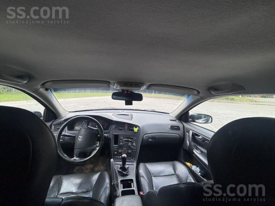 Black Volvo V70 2003 in Cesis, with an engine capacity of 2.40 L and mileage of 409 thousand km for 750 €, photo 7 on AUTOMOTO.COM.LV