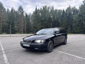 Black Volvo V70 2003 in Cesis, with an engine capacity of 2.40 L and mileage of 409 thousand km for 650 €, photo  on AUTOMOTO.COM.LV
