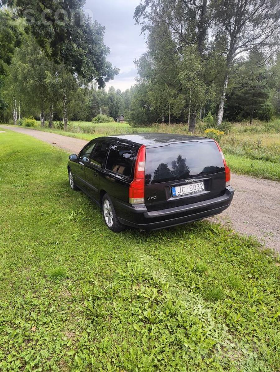 Черный Вольво В70 2003 в Валмиера, объемом двигателя 2.40 л и пробегом 548 тыс. км за 1150 €, фото 5 на AUTOMOTO.COM.LV