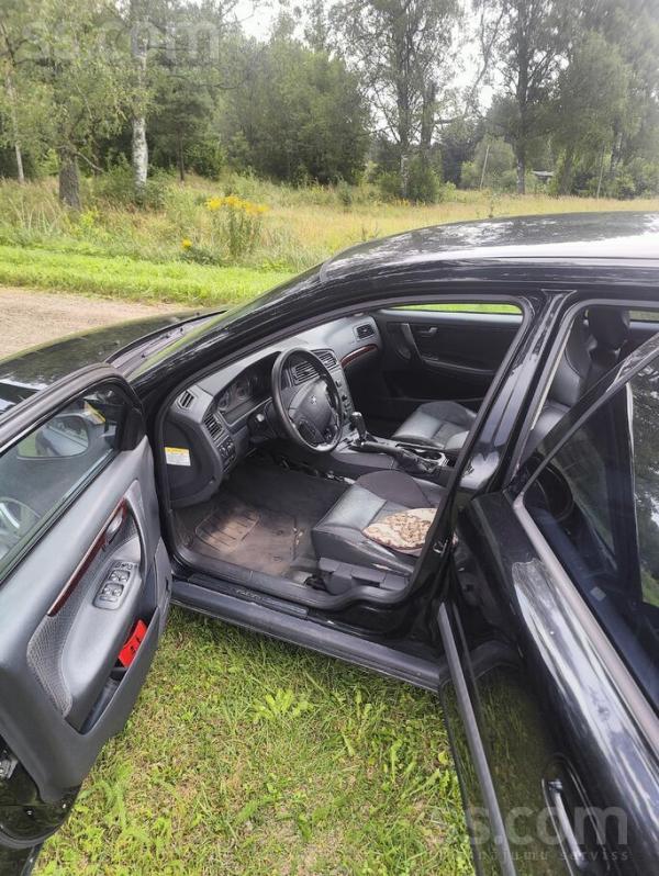Black Volvo V70 2003 in Valmiera, with an engine capacity of 2.40 L and mileage of 548 thousand km for 1150 €, photo 6 on AUTOMOTO.COM.LV