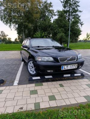 Черный Вольво В70 2003 в Рига, объемом двигателя 2.40 л и пробегом 399 тыс. км за 1790 €, фото  на AUTOMOTO.COM.LV