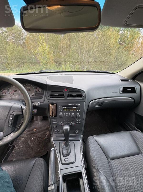 Black Volvo V70 2003 in Jelgava, with an engine capacity of 2.40 L and mileage of 400 thousand km for 1700 €, photo 10 on AUTOMOTO.COM.LV