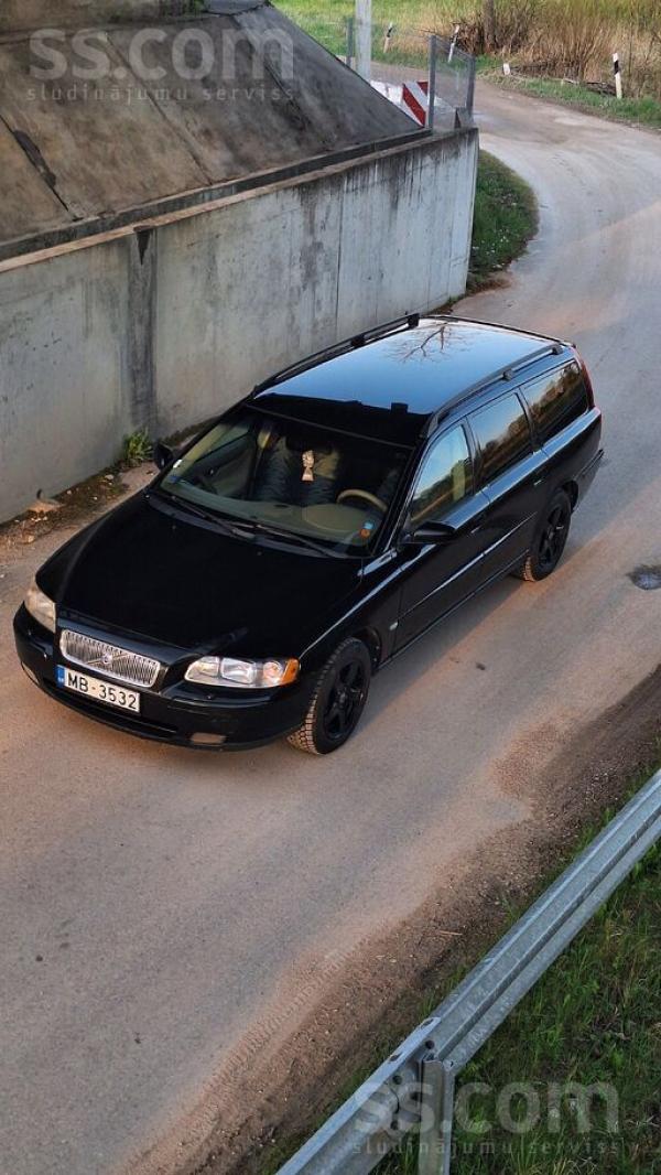 Melns Volvo V70 2004 Jēkabpils, ar dzinēja tilpumu 2.40 L un nobraukumu 421 tūkst. km par 1700 €, foto 1 vietnē AUTOMOTO.COM.LV