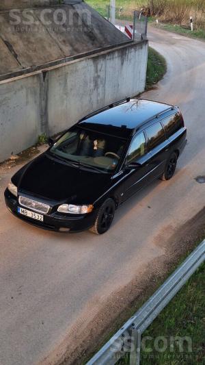 Melns Volvo V70 2004 Jēkabpils, ar dzinēja tilpumu 2.40 L un nobraukumu 421 tūkst. km par 1700 €, foto 1 vietnē AUTOMOTO.COM.LV