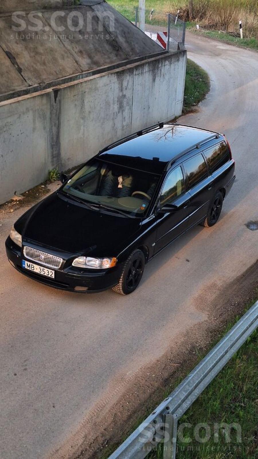 Melns Volvo V70 2004 Jēkabpils, ar dzinēja tilpumu 2.40 L un nobraukumu 421 tūkst. km par 1700 €, foto 1 vietnē AUTOMOTO.COM.LV