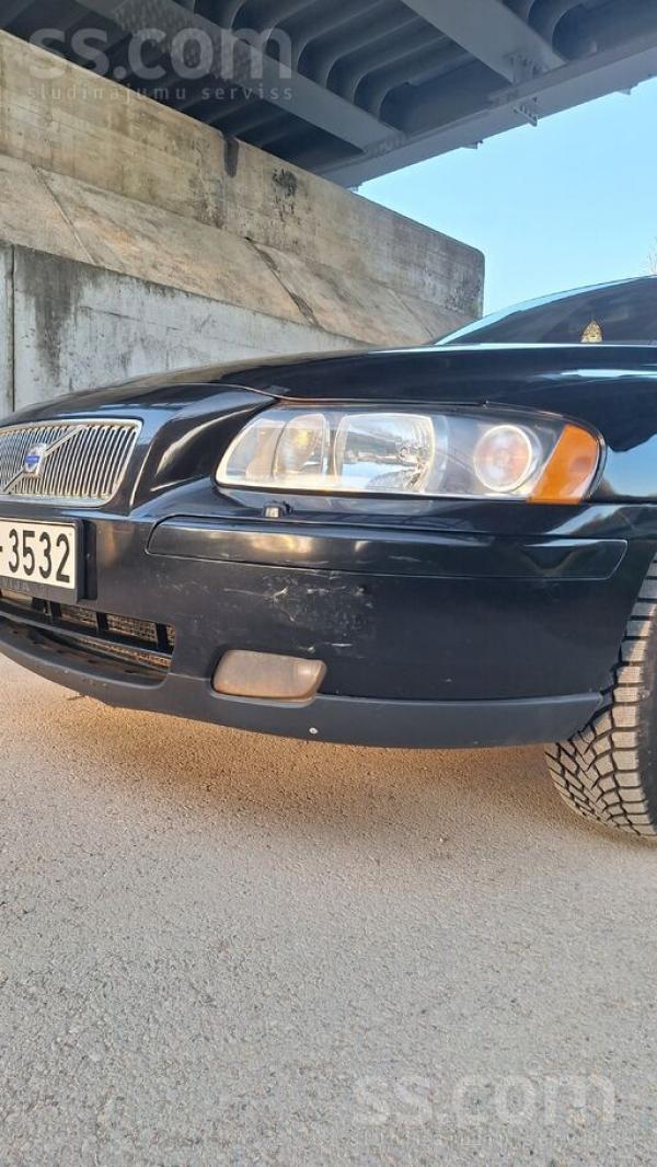 Melns Volvo V70 2004 Jēkabpils, ar dzinēja tilpumu 2.40 L un nobraukumu 421 tūkst. km par 1700 €, foto 3 vietnē AUTOMOTO.COM.LV