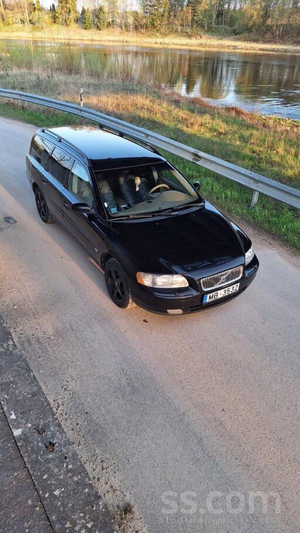 Melns Volvo V70 2004 Jēkabpils, ar dzinēja tilpumu 2.40 L un nobraukumu 421 tūkst. km par 1700 €, foto 5 vietnē AUTOMOTO.COM.LV