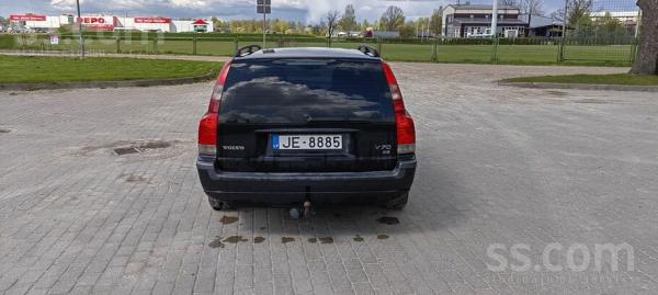 Black Volvo V70 2004 in Valmiera, with an engine capacity of 2.40 L and mileage of 344 thousand km for 2500 €, photo 3 on AUTOMOTO.COM.LV