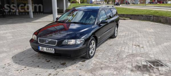 Black Volvo V70 2004 in Valmiera, with an engine capacity of 2.40 L and mileage of 344 thousand km for 2500 €, photo 4 on AUTOMOTO.COM.LV