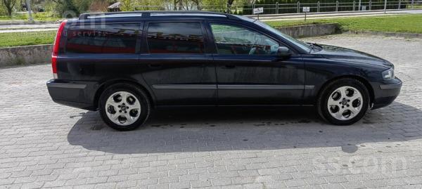 Black Volvo V70 2004 in Valmiera, with an engine capacity of 2.40 L and mileage of 344 thousand km for 2500 €, photo 6 on AUTOMOTO.COM.LV