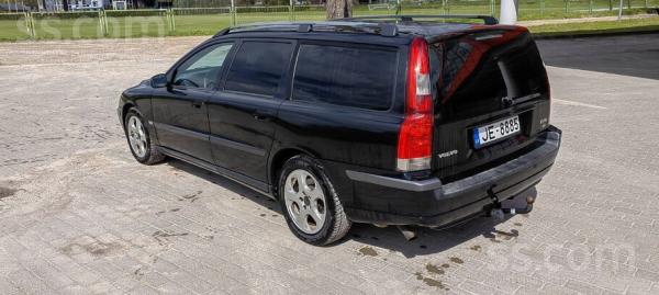 Black Volvo V70 2004 in Valmiera, with an engine capacity of 2.40 L and mileage of 344 thousand km for 2500 €, photo 8 on AUTOMOTO.COM.LV