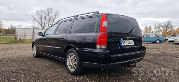 Melns Volvo V70 2004 Daugavpils, ar dzinēja tilpumu 2.40 L un nobraukumu 383 tūkst. km par 2250 €, foto 3 vietnē AUTOMOTO.COM.LV