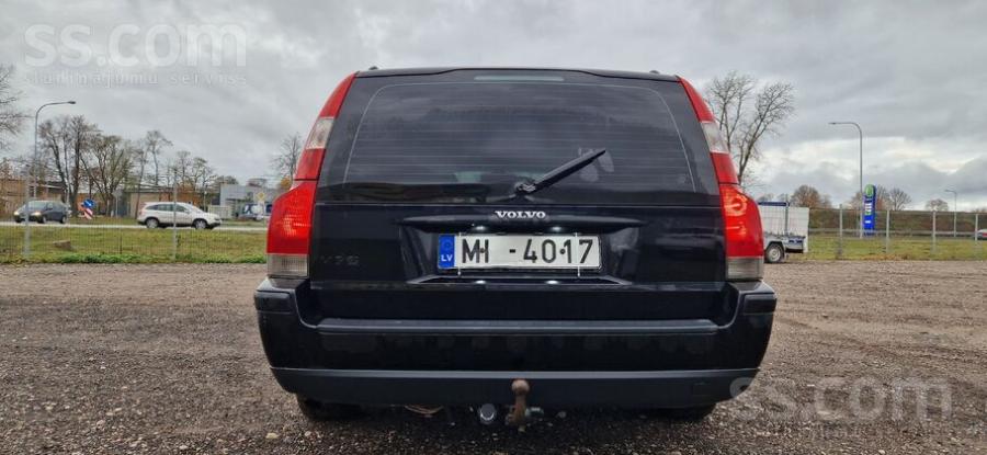 Melns Volvo V70 2004 Daugavpils, ar dzinēja tilpumu 2.40 L un nobraukumu 383 tūkst. km par 2250 €, foto 4 vietnē AUTOMOTO.COM.LV