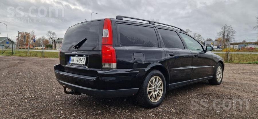 Melns Volvo V70 2004 Daugavpils, ar dzinēja tilpumu 2.40 L un nobraukumu 383 tūkst. km par 2250 €, foto 5 vietnē AUTOMOTO.COM.LV