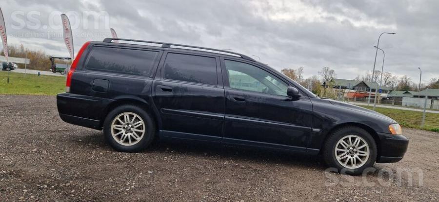 Melns Volvo V70 2004 Daugavpils, ar dzinēja tilpumu 2.40 L un nobraukumu 383 tūkst. km par 2250 €, foto 6 vietnē AUTOMOTO.COM.LV