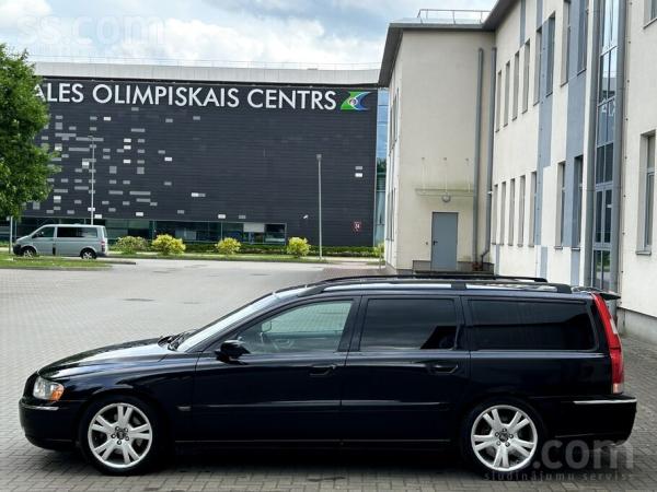 Black Volvo V70 2004 in Jelgava, with an engine capacity of 2.40 L and mileage of 400 thousand km for 1150 €, photo 4 on AUTOMOTO.COM.LV