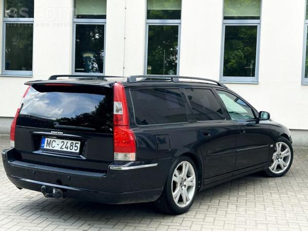 Black Volvo V70 2004 in Jelgava, with an engine capacity of 2.40 L and mileage of 400 thousand km for 1150 €, photo 7 on AUTOMOTO.COM.LV