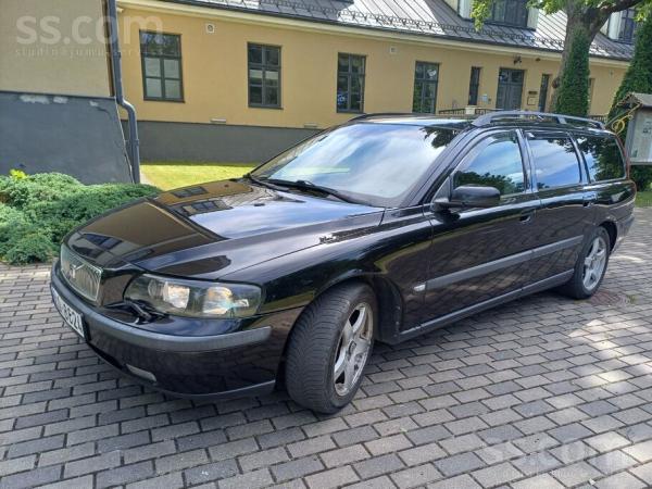 Melns Volvo V70 2004 Kuldīga, ar dzinēja tilpumu 2.40 L un nobraukumu 366 tūkst. km par 2450 €, foto 1 vietnē AUTOMOTO.COM.LV