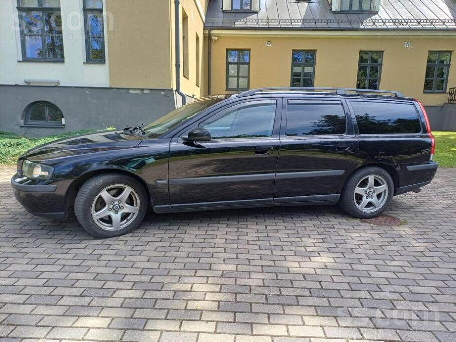 Melns Volvo V70 2004 Kuldīga, ar dzinēja tilpumu 2.40 L un nobraukumu 366 tūkst. km par 5650 €, foto 5 vietnē AUTOMOTO.COM.LV