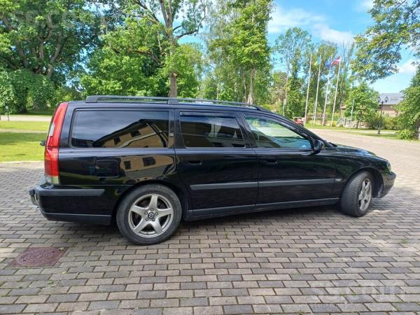 Melns Volvo V70 2004 Kuldīga, ar dzinēja tilpumu 2.40 L un nobraukumu 366 tūkst. km par 2450 €, foto 7 vietnē AUTOMOTO.COM.LV