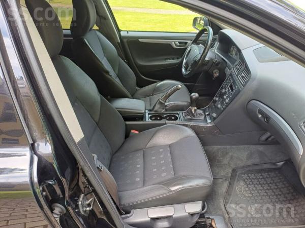 Melns Volvo V70 2004 Kuldīga, ar dzinēja tilpumu 2.40 L un nobraukumu 366 tūkst. km par 2450 €, foto 10 vietnē AUTOMOTO.COM.LV