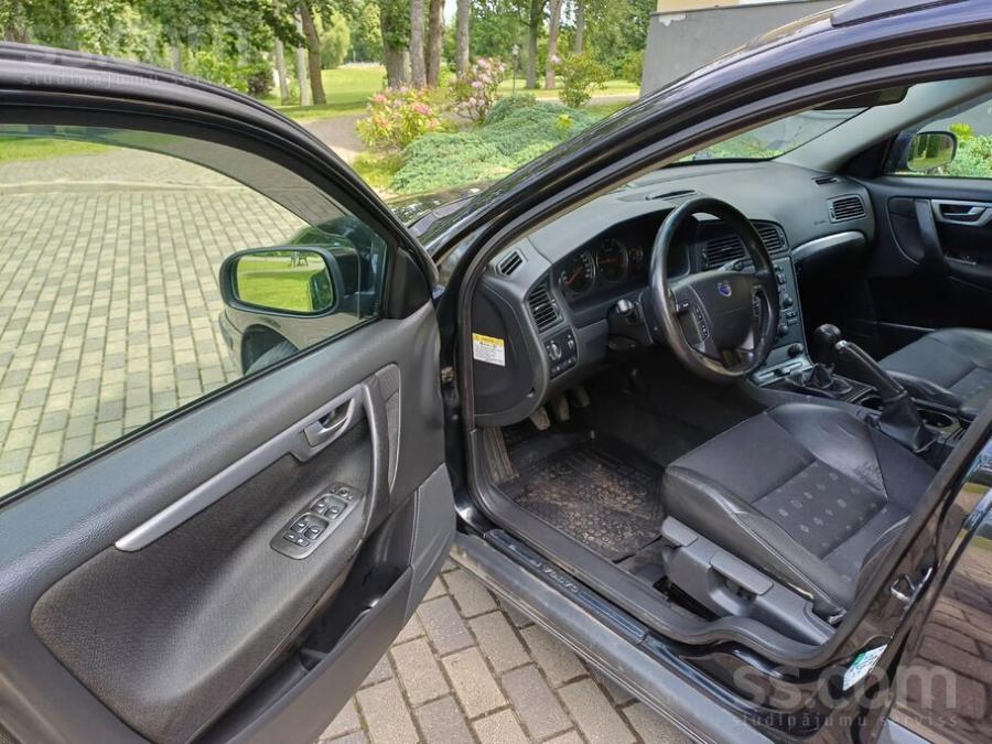 Melns Volvo V70 2004 Kuldīga, ar dzinēja tilpumu 2.40 L un nobraukumu 366 tūkst. km par 5650 €, foto 11 vietnē AUTOMOTO.COM.LV