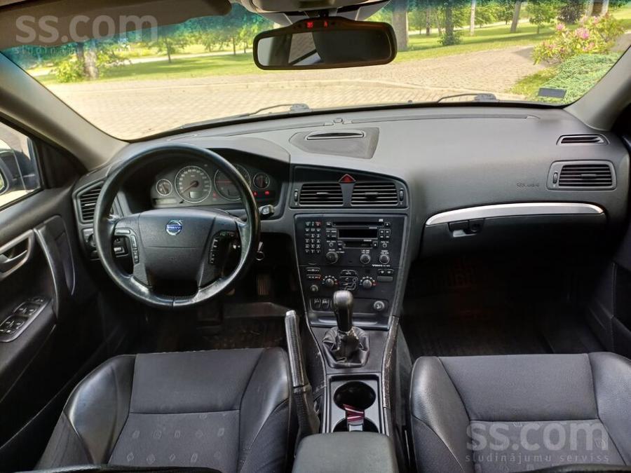 Melns Volvo V70 2004 Kuldīga, ar dzinēja tilpumu 2.40 L un nobraukumu 366 tūkst. km par 5650 €, foto 12 vietnē AUTOMOTO.COM.LV